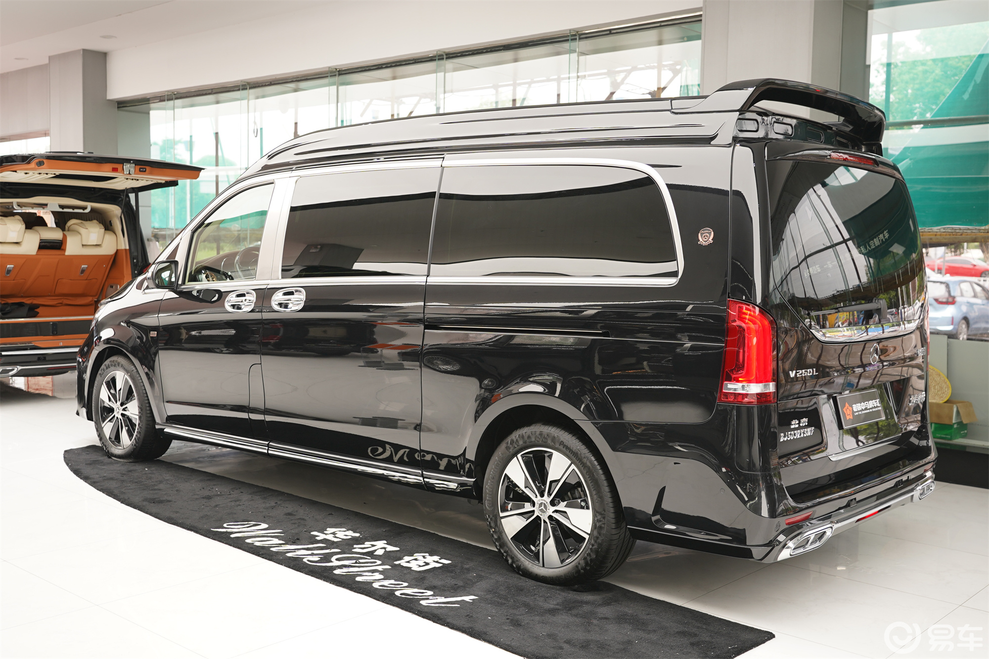 7座大商务能睡能躺娱乐自由，全新奔驰V260L豪华版实拍_易车