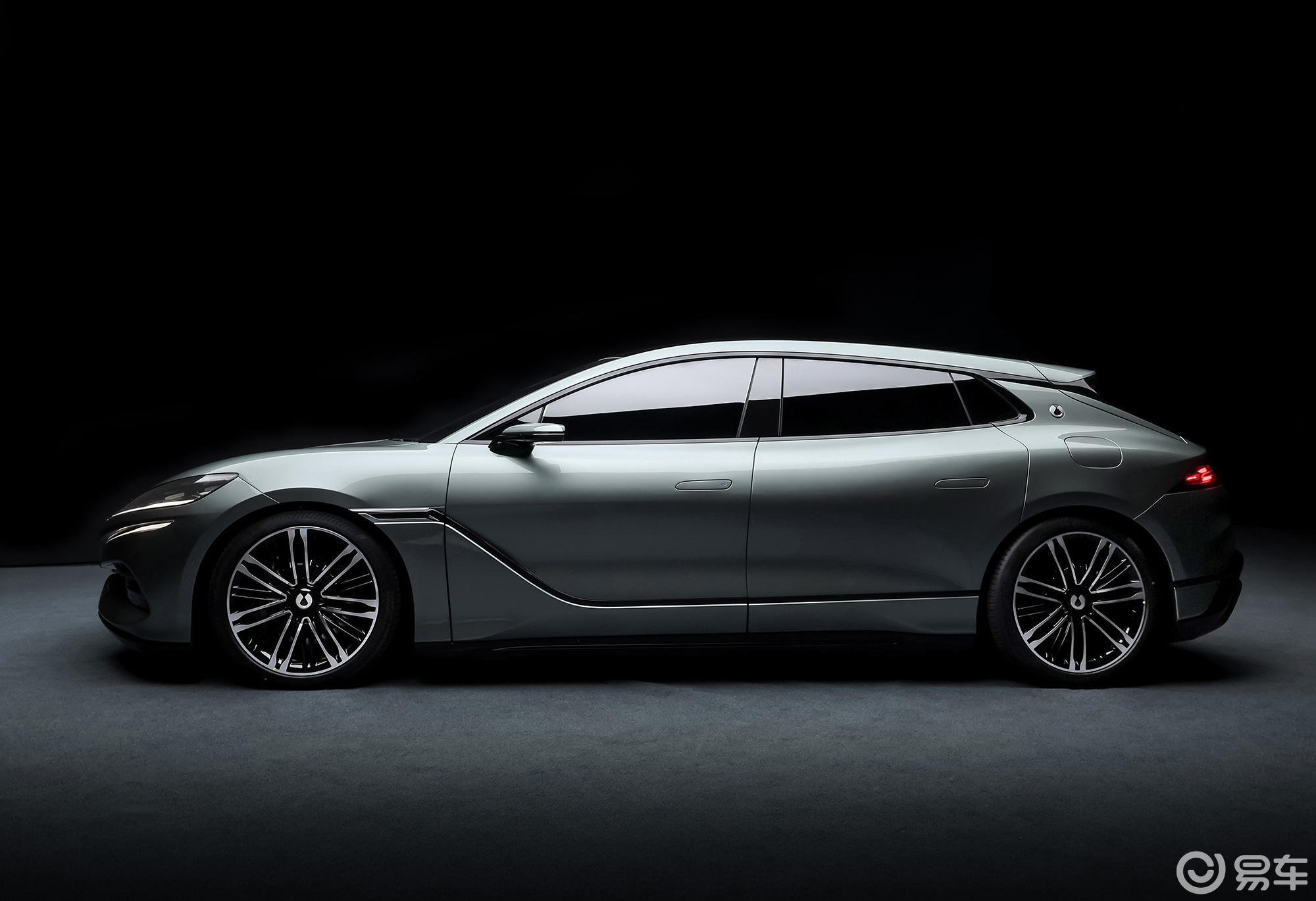 艾格在比亚迪设计的又一巅峰之作 腾势Z9GT亮相北京车展_易车