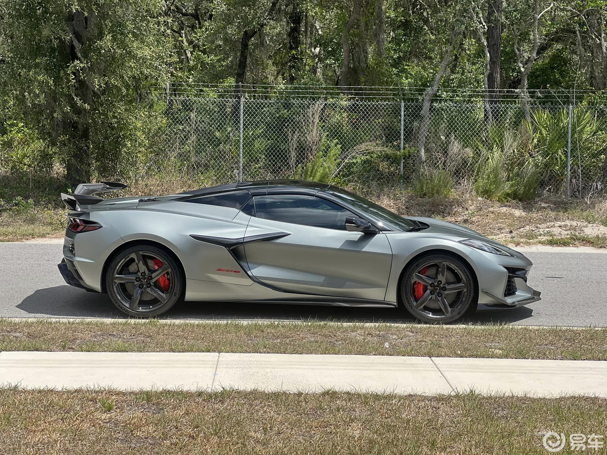 雪佛兰 C8 Z06，跑车与哑光质感漆面更般配_易车