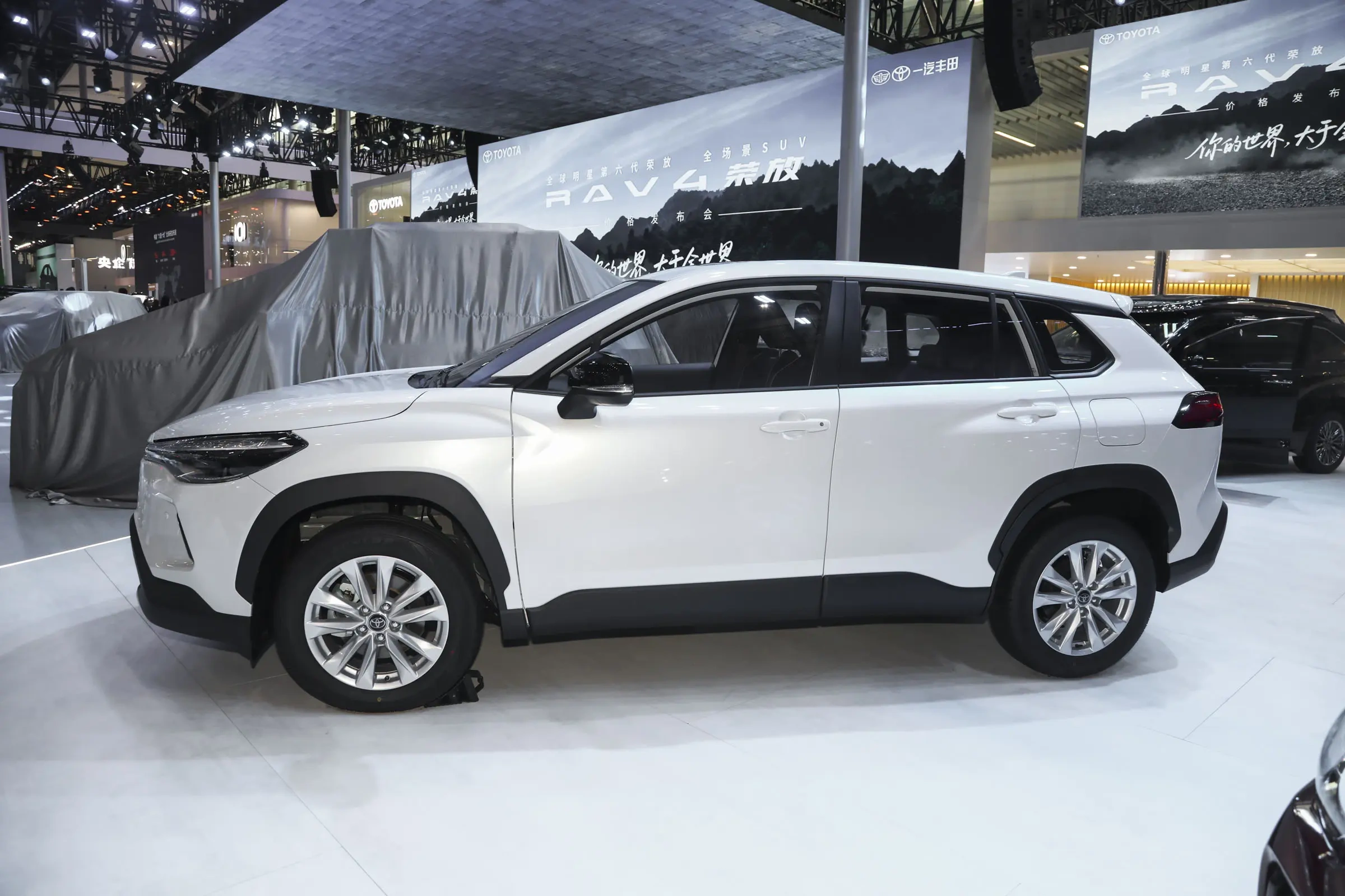 新款卡罗拉锐放解读，12.9英寸大屏配8155芯片 | BitAuto