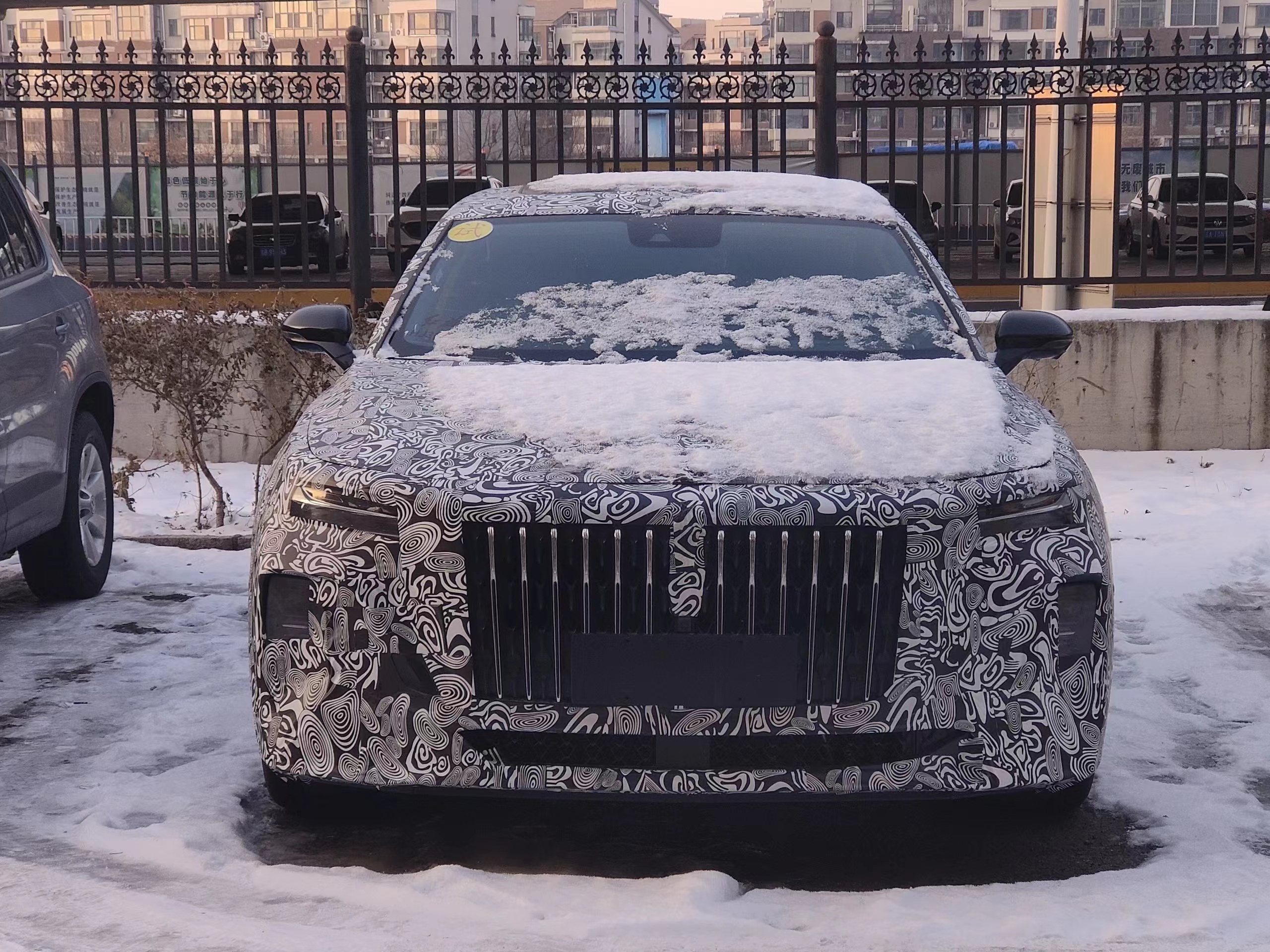 新款红旗H9谍照曝光，搭载全新3.0T V6，换装8AT_易车