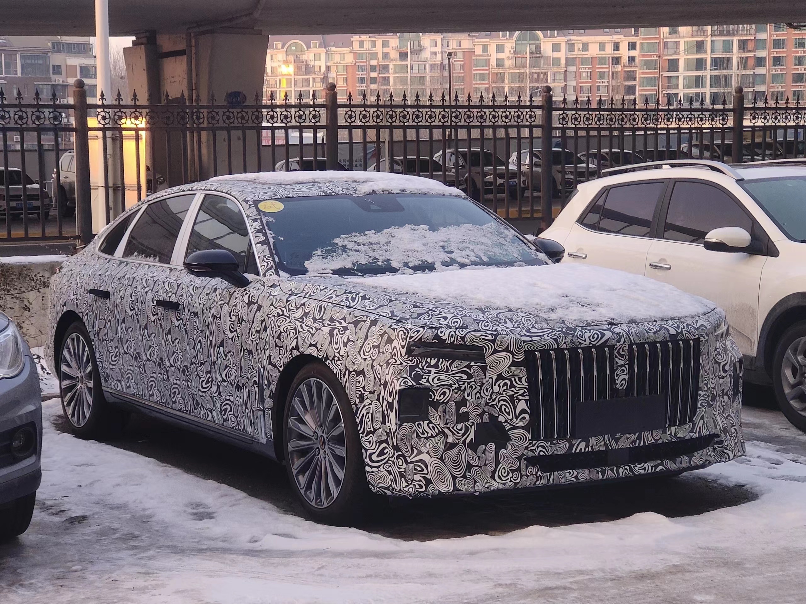 新款红旗H9谍照曝光，搭载全新3.0T V6，换装8AT_易车