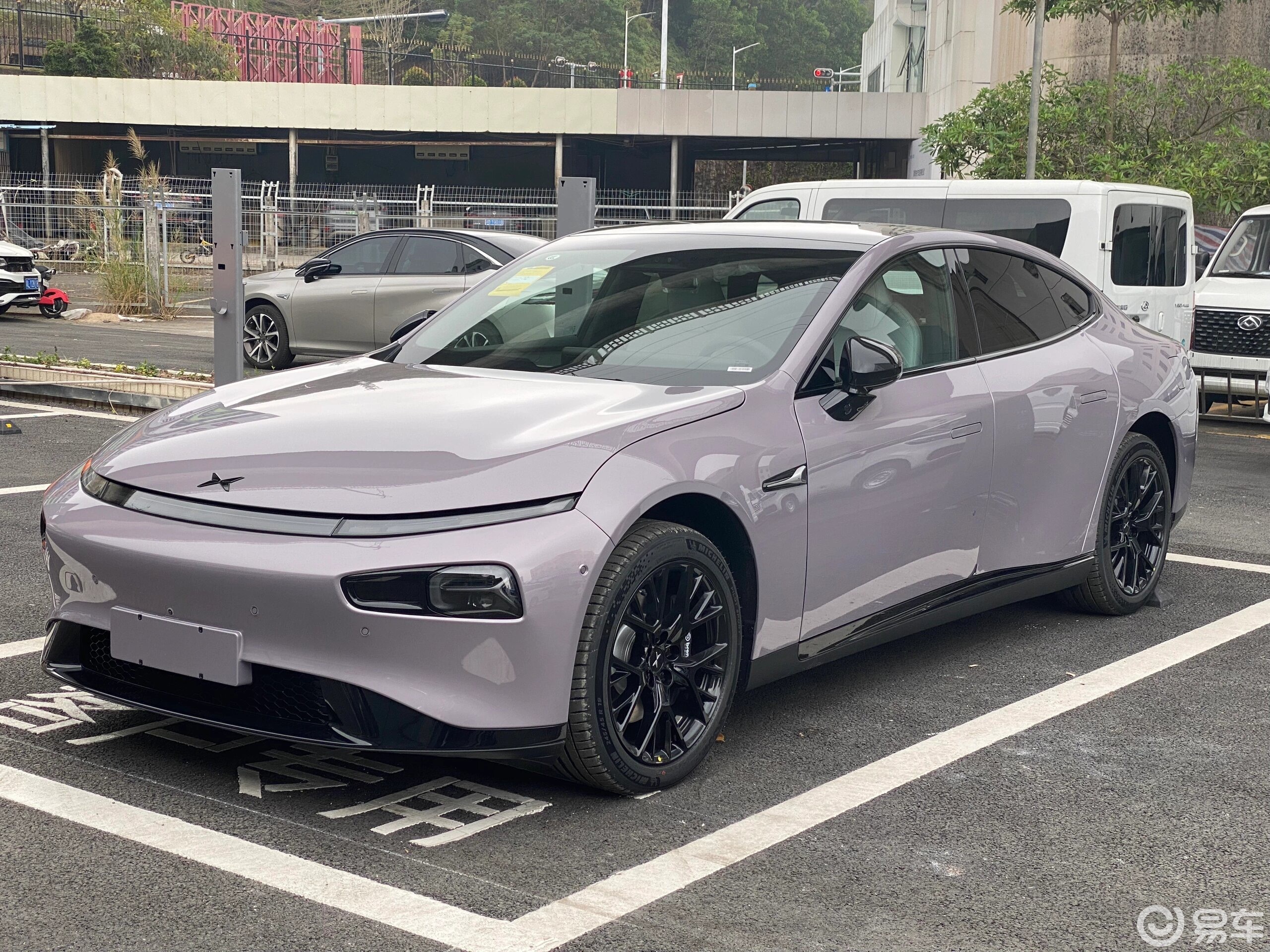 24款小鹏P7i鹏翼版将增加“星暮紫”和“星辰蓝新车造型与23款_易车