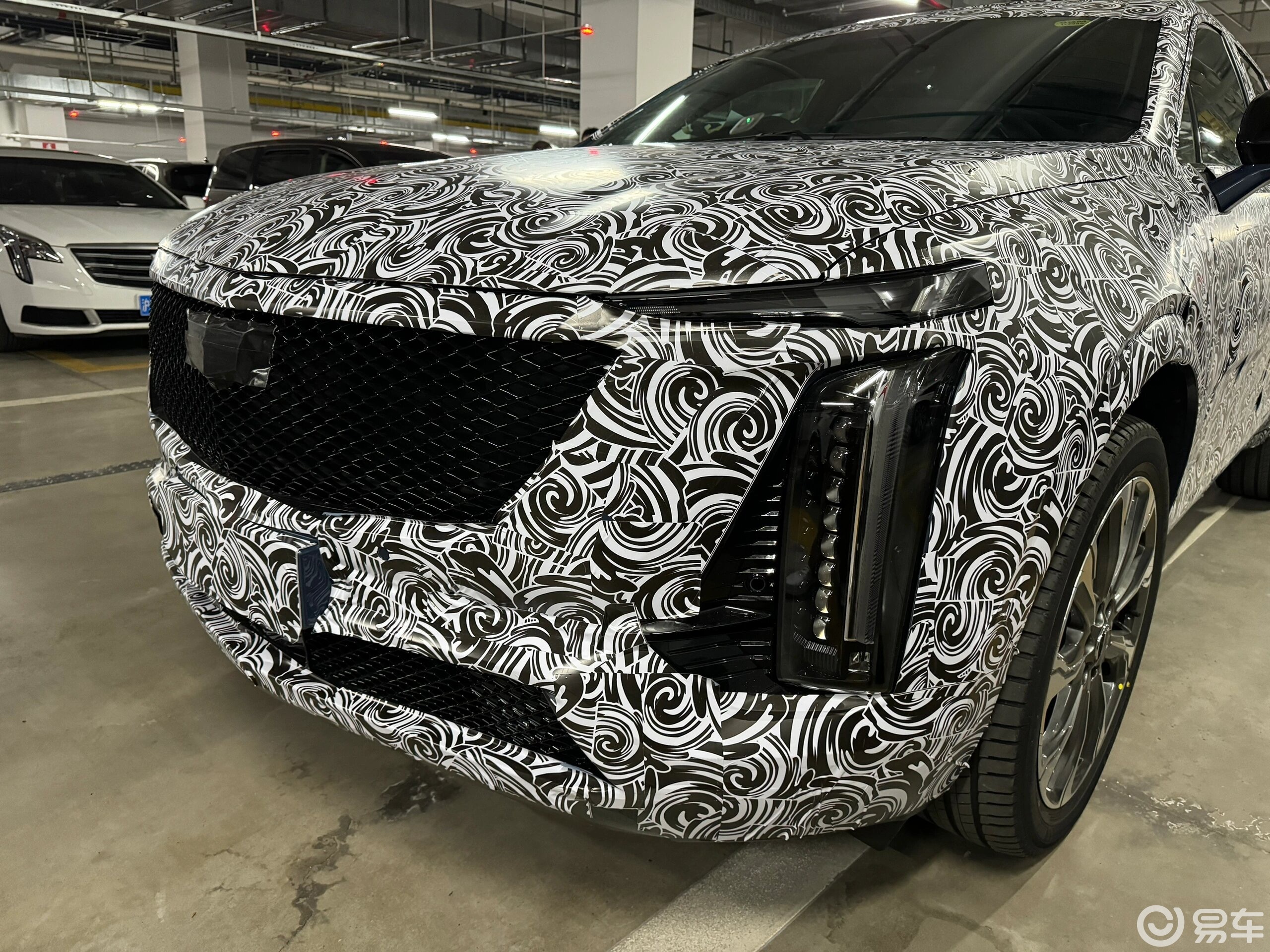 全新凯迪拉克XT5实车现身，现款全系降价10万“清库存”_易车