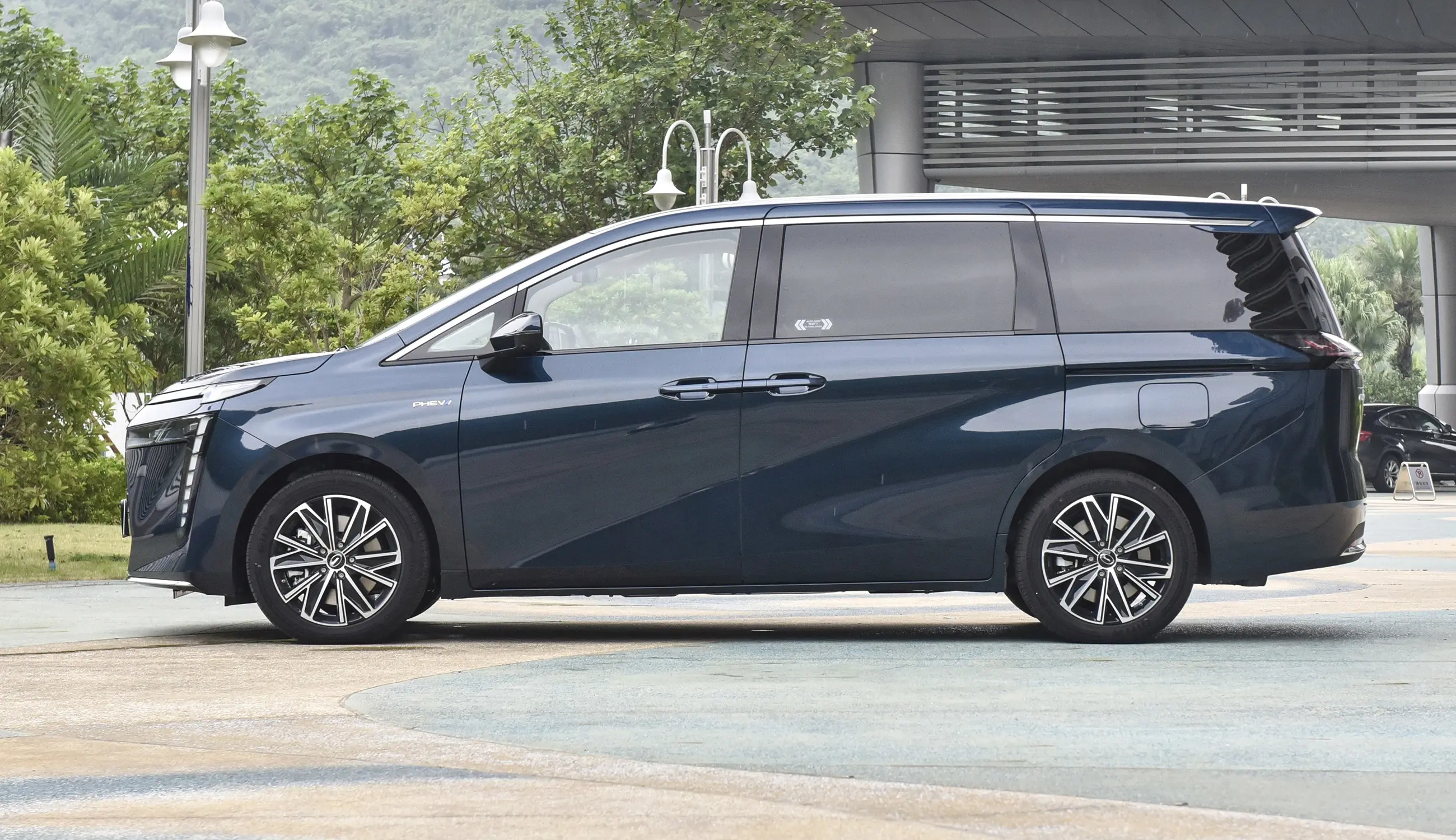 对标奥德赛，传祺E8上市，20.98万起，亮相广州车展_易车