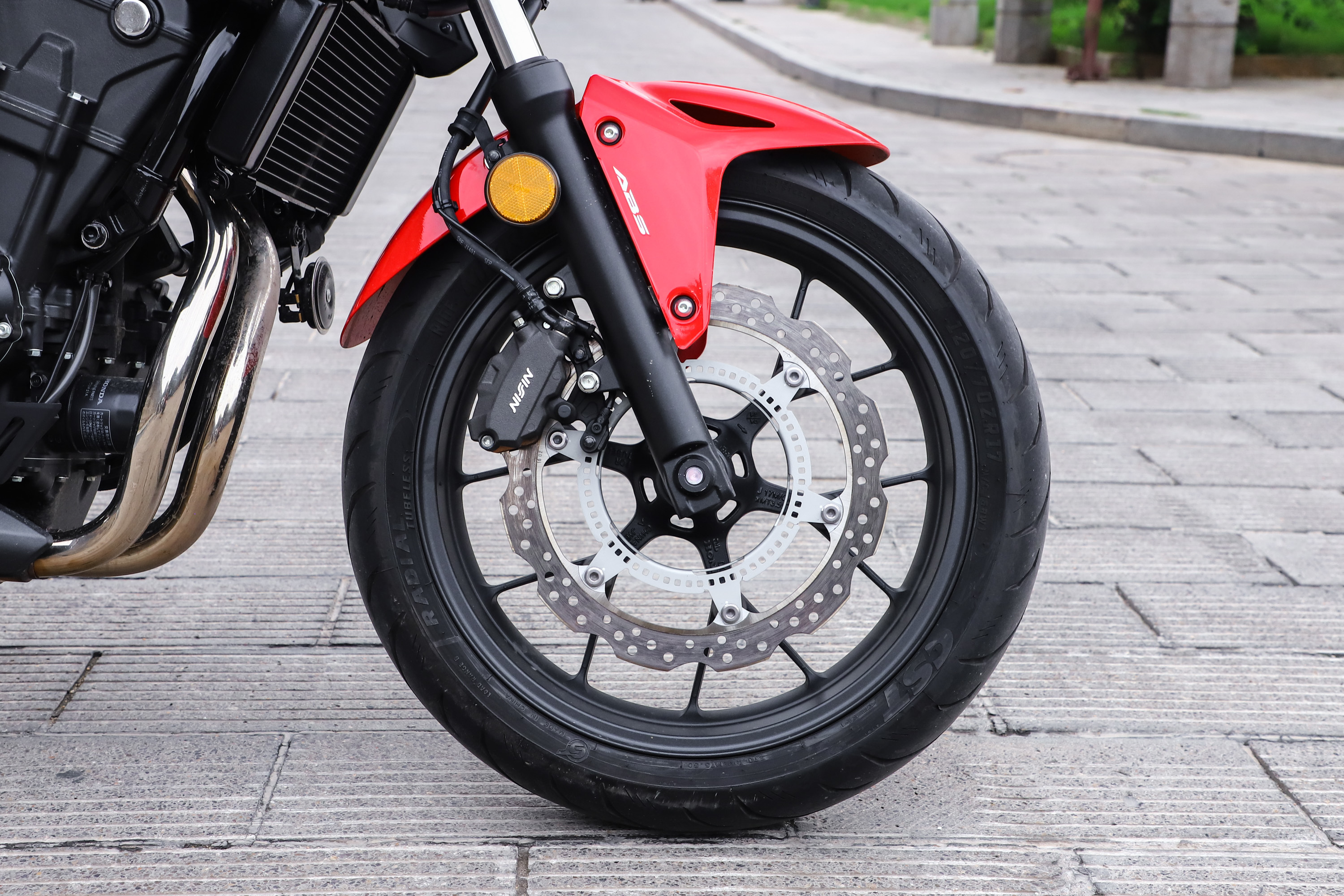 完美本身就是一种瑕疵 抢先试驾本田CB400F_易车