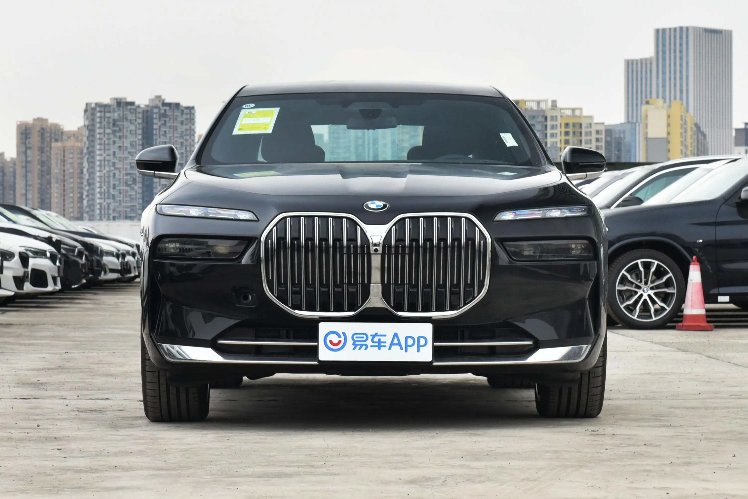 全新宝马740Li尊享型：驾驶性能与豪华感受的结合_易车