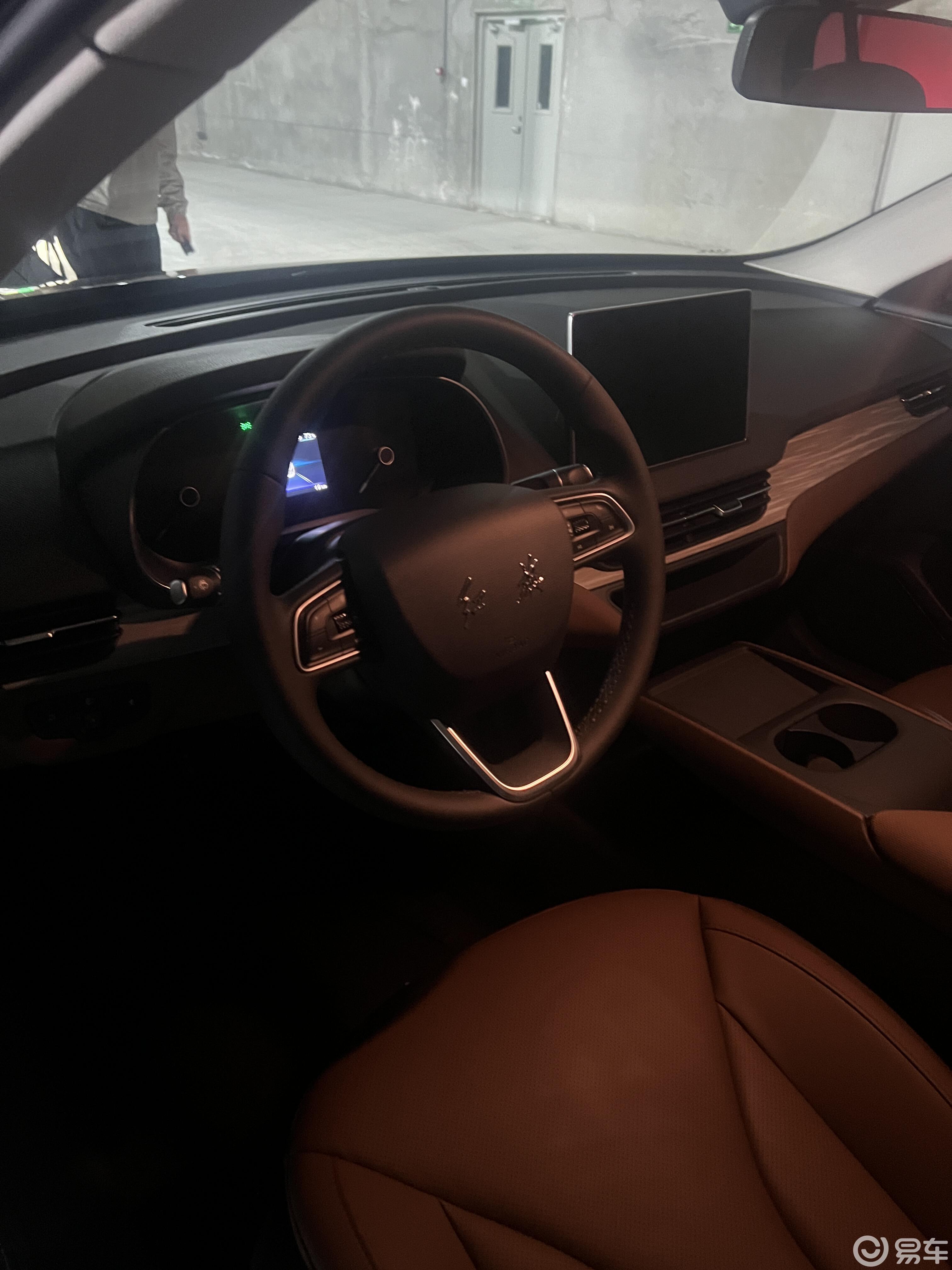 25款红旗E-QM5曝光，换新前脸+怀挡，续航610km_易车