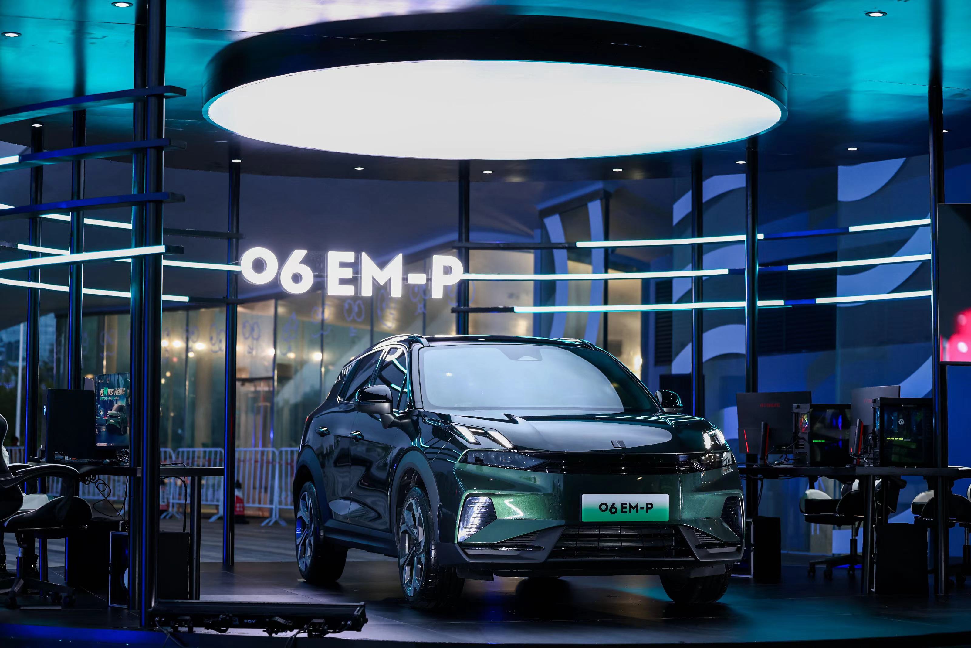 满电启程直抵热爱 领克06EM-P新雪来潮吉林站正式上市_易车