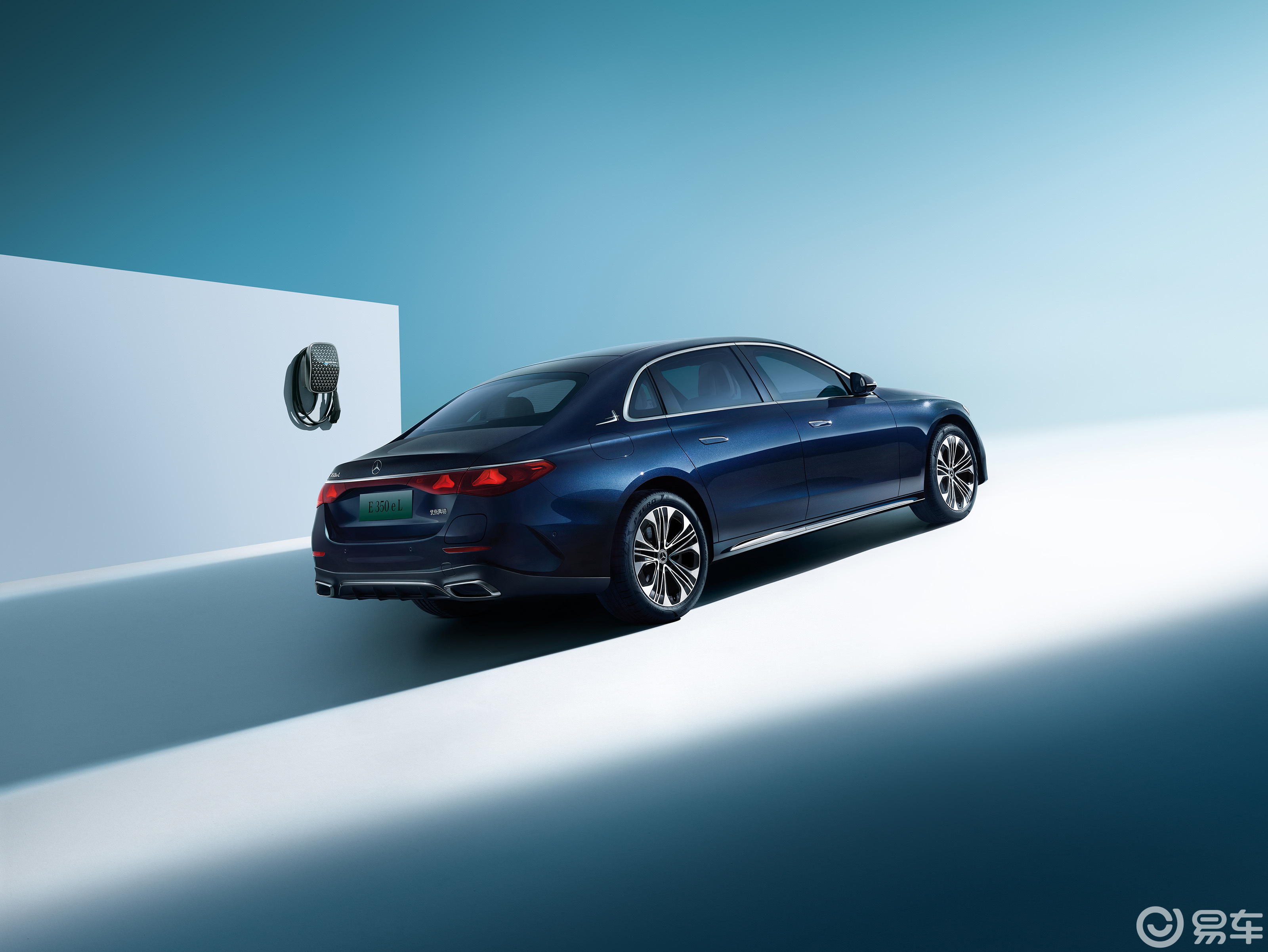 奔驰新E350eL上市，纯电106公里，售价53.86万_易车