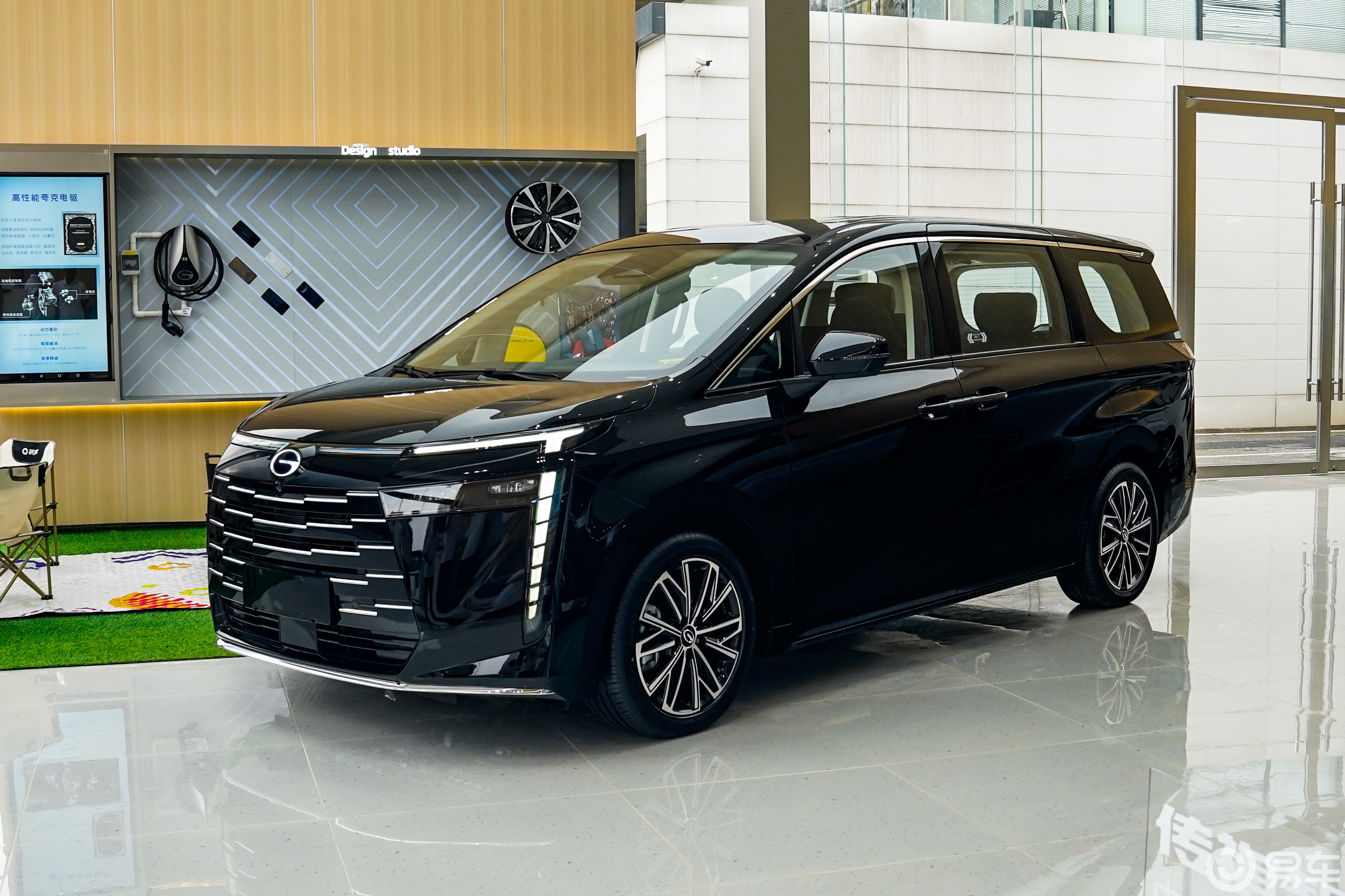 实拍传祺E8：家用MPV新选择，能上绿牌，开它钓鱼超爽_易车