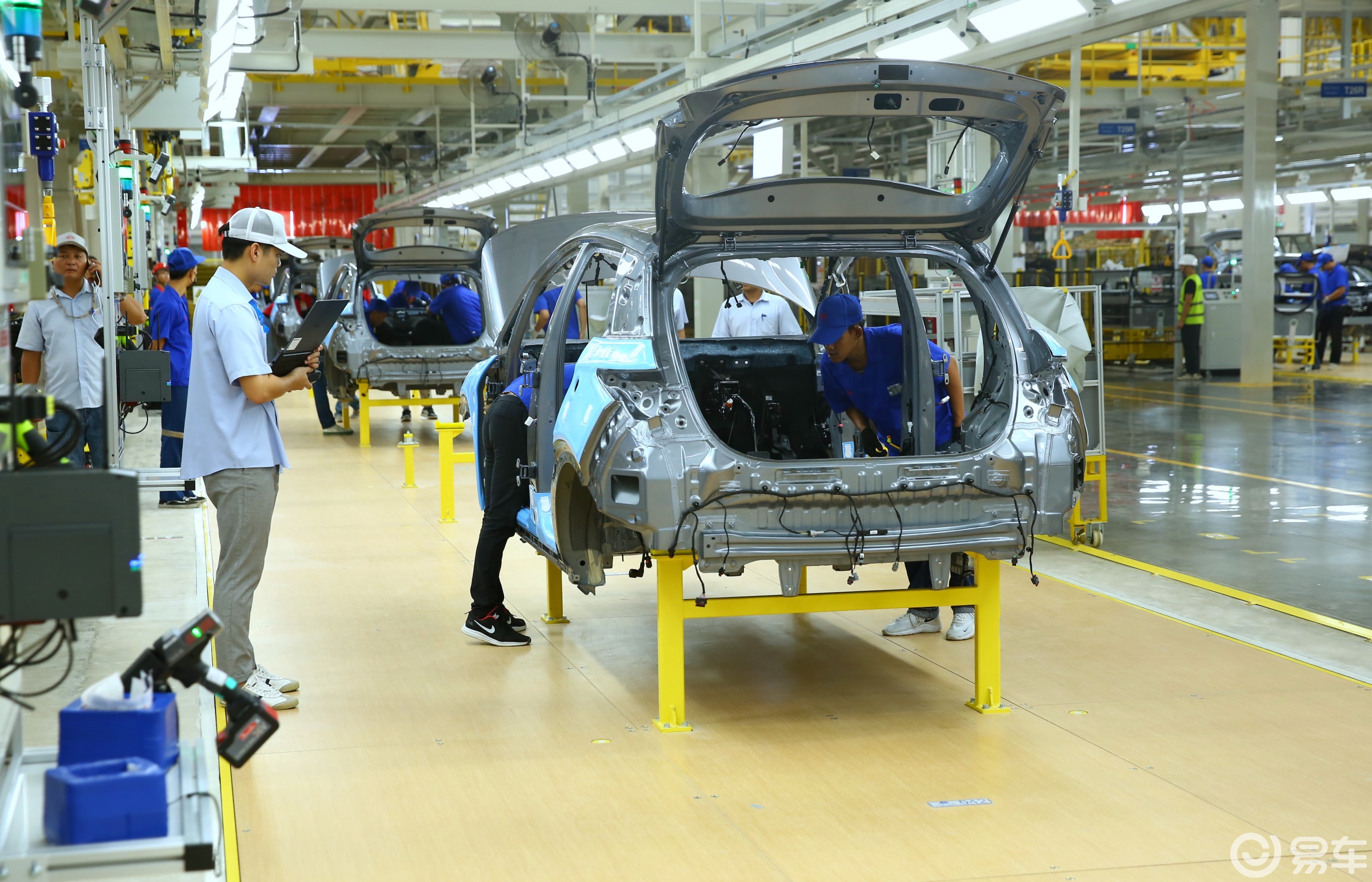 2025年我国新能源乘用车占比54%，十家车企销量超百万_易车