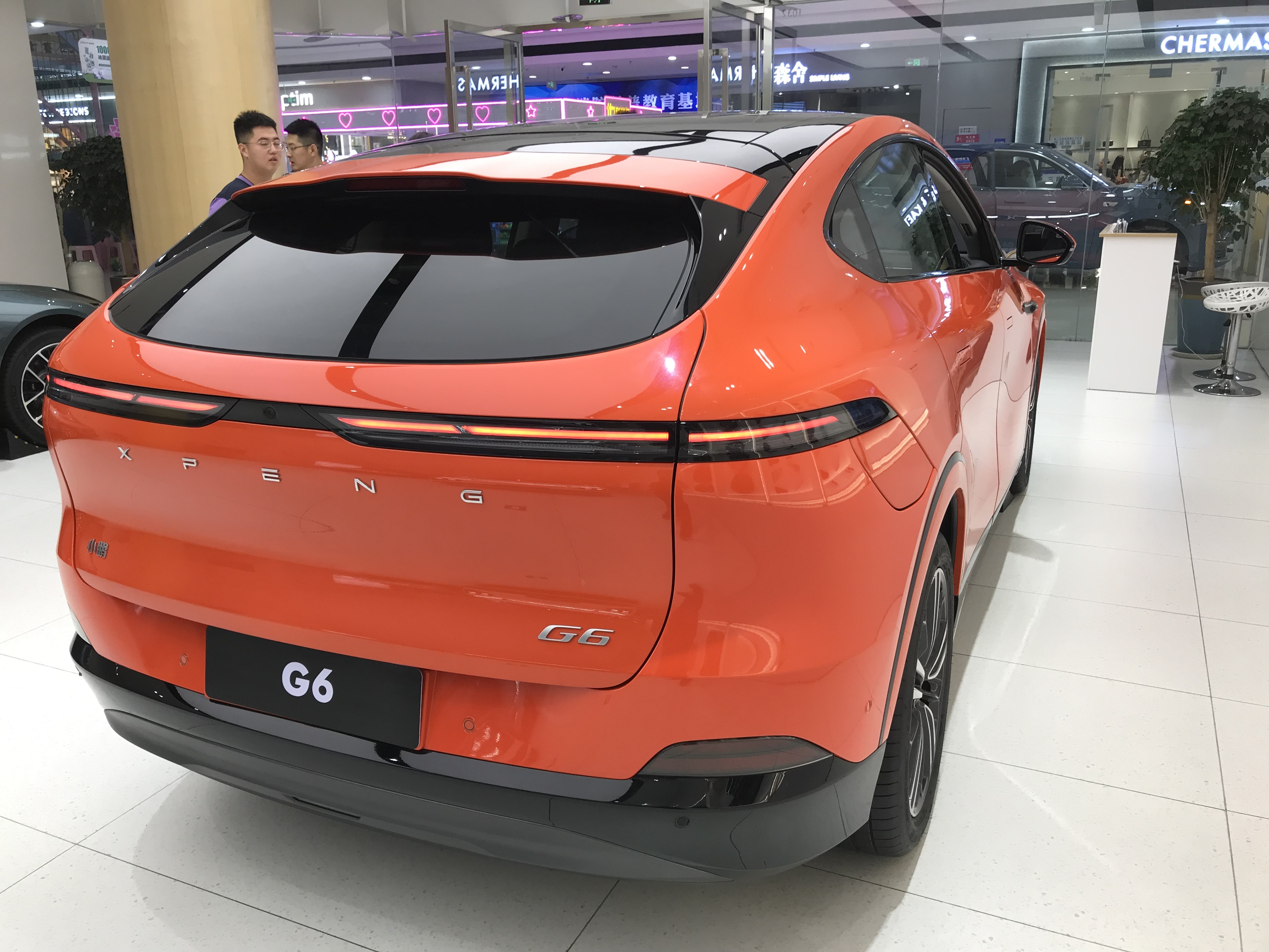 小鹏G6实拍，无边框车门，5.9秒破百，续航755km_易车