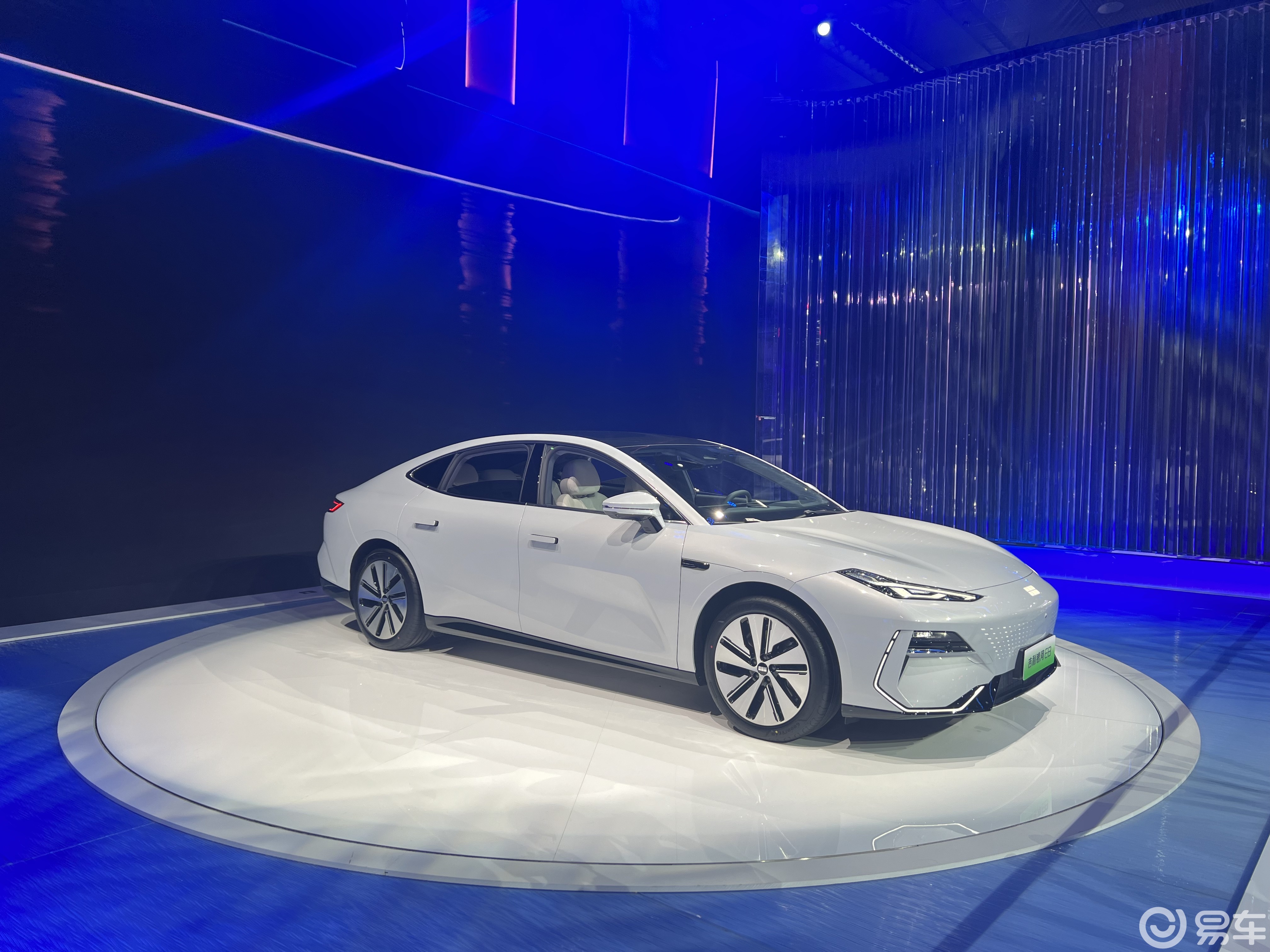 吉利银河e8全车25处低风阻设计续航里程提升80km 易车