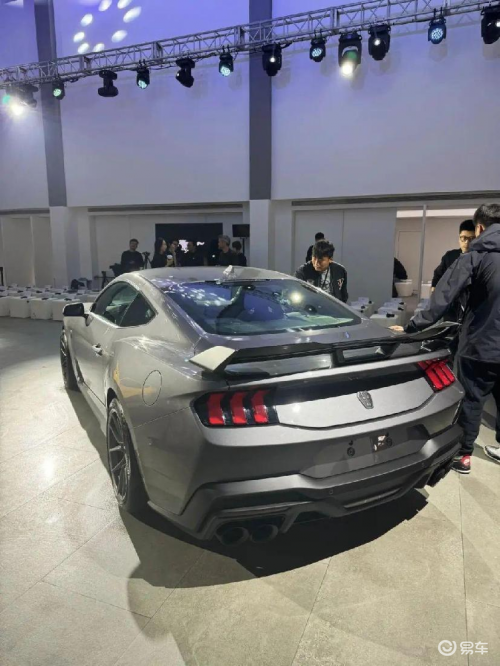 探索福特最新发布的第7代Mustang Dark Horse这款_易车