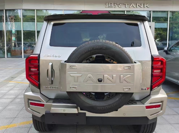 坦克400Hi4-T现身，造型霸气，配三把锁+11种模式_易车