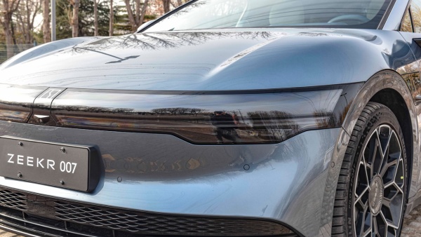 ZEEKR 007几乎所有功能按键都集成在中控屏内_易车