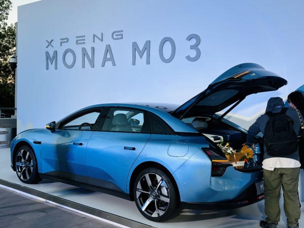 小鹏MONA M03全系标配新一代磷酸铁锂电池车身安全方面_易车