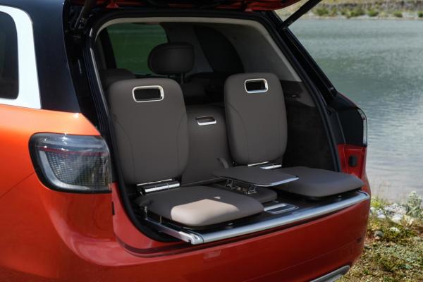 问界M9大五座后备箱自带双滑轨设计最大的变化来自后备箱_易车