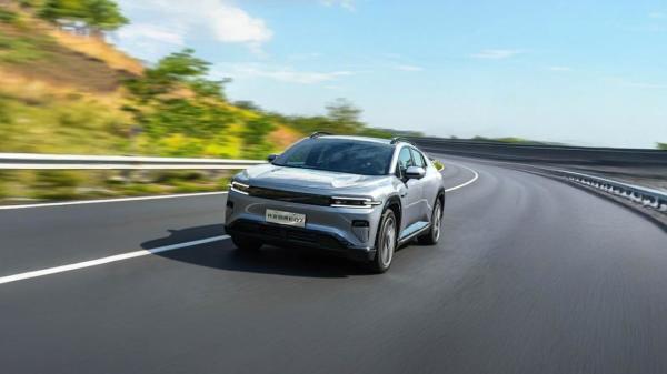 长安启源E07搭载了空气悬挂系统+CDC智能魔毯悬挂该系统具备悬_易车