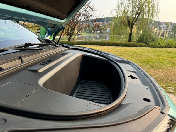 深蓝S05的车身尺寸为长宽高4620*1900*1600mm空间_易车