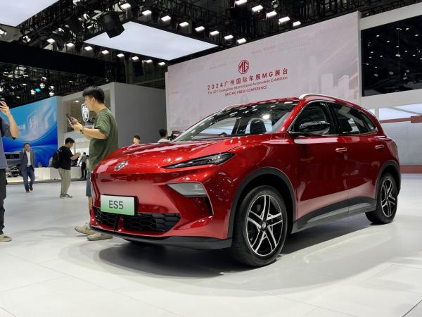 名爵ES5在极限10小时续航测试中_易车