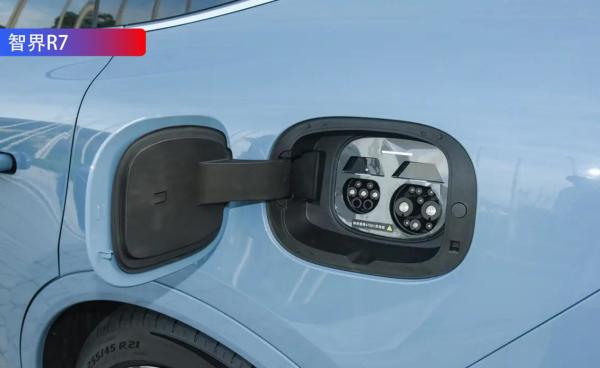 智界R7采用800V高压快充平台使用300kW以上的公共充电桩_易车