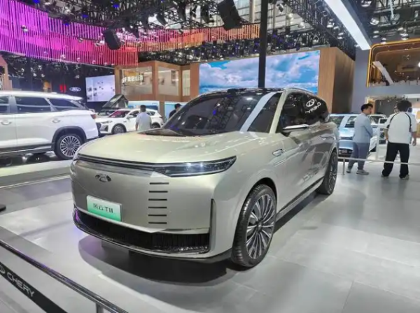 腾势N9提供纯电+增程双动力、800V 5C超充和无感启动技术_易车