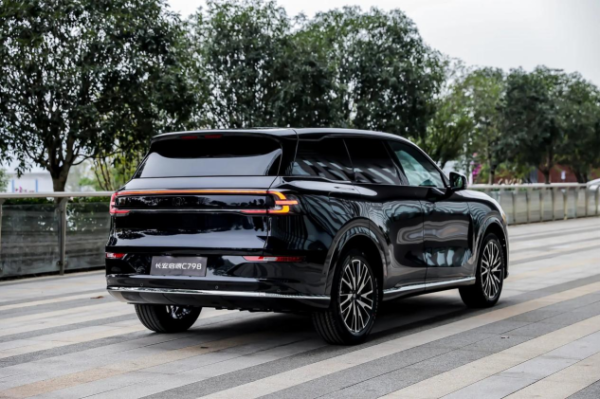 腾势N9提供纯电+增程双动力、800V 5C超充和无感启动技术_易车