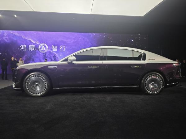 尊界S800包括极氪7X、乐道L60、阿维塔07等多款对标特斯拉_易车