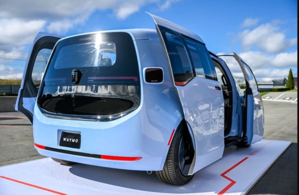 ZEEKR RT硬件方面包括4颗主激光雷达、4颗补盲雷达、6颗毫_易车