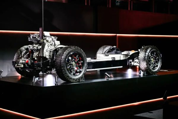 捷途纵横G700鲲鹏超能混动CDM-O搭载2.0TD混动专用发动_易车