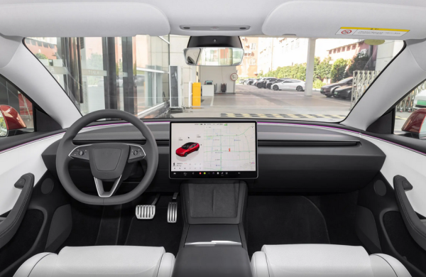 2025款Model 3的内饰依旧延续了简化主义设计风格_易车