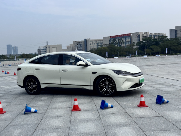 比亚迪秦L EV云辇版基于e平台3.0 Evo打造这套比亚迪全栈_易车