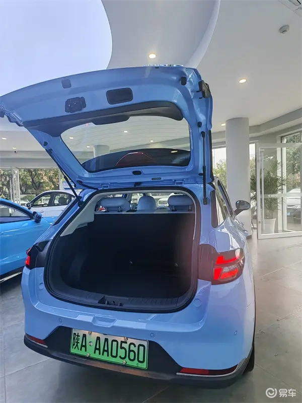 哪吒AYA采用8核心7纳米车规级MT8675芯片实际测试语音控制_易车