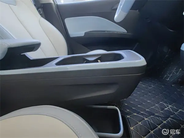 哪吒AYA采用8核心7纳米车规级MT8675芯片实际测试语音控制_易车