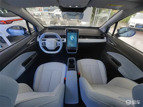 哪吒AYA采用8核心7纳米车规级MT8675芯片实际测试语音控制_易车