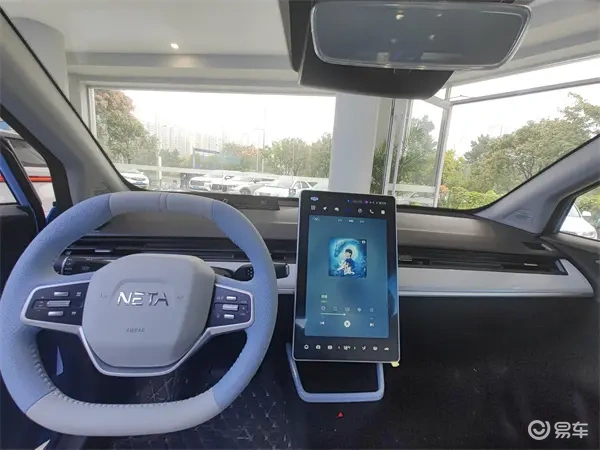 哪吒AYA采用8核心7纳米车规级MT8675芯片实际测试语音控制_易车