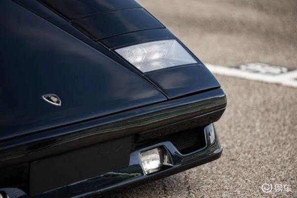 25周年纪念版是所有Countach车系中最极端的型号之一动力上_易车