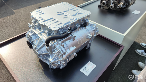 ZEEKR 001首先就是“显眼包”——四个800V碳化硅电机_易车