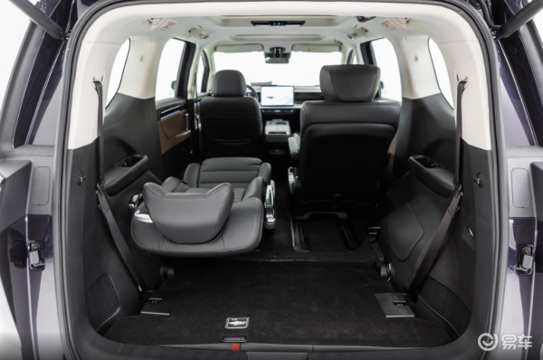 传祺E8配备“十项全能”的ADiGO PILOT超感智能驾驶系统_易车