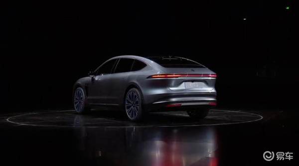 蔚来ET9该系统拥有线控转向、后轮转向、全主动悬架等系统_易车