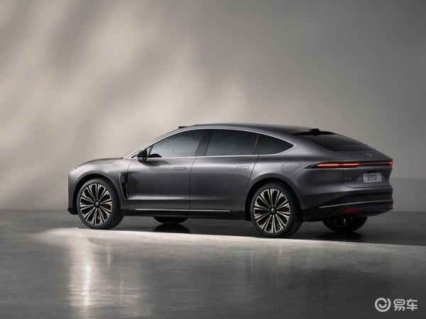 蔚来ET9打造了1000TOPS算力的自驾域控Adam和Aqui_易车