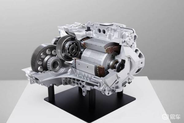 小米SU7并且得得益于电驱单元98.11%电机峰值效率、99.8_易车