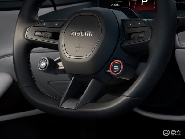 小米SU7的水滴头灯组包含4透镜12颗像素矩阵式ADB自适应大灯_易车