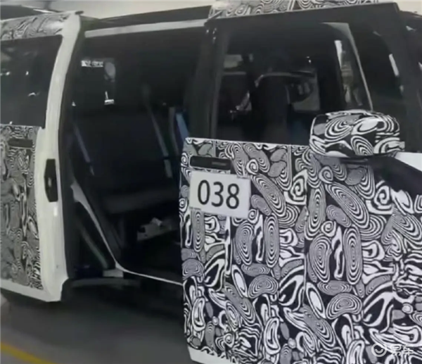 极氪全新 MPV 谍照曝光：007 同款灯组，前后侧滑门_易车
