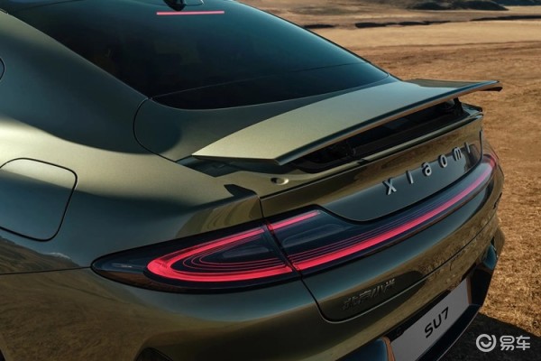小米SU7新车还装备了56英寸HUD抬头显示、7.1英寸翻转式仪_易车