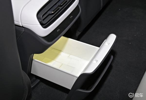 小米SU7采用了人体工程学座椅小米SU7的整个前排纵向空间和后排_易车