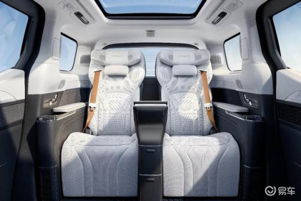 ZEEKR 009极氪009光辉的后排座舱_易车