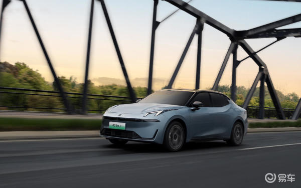 领克07 EM-P提供92英寸AR-HUD、15.4英寸偏爱灵动_易车